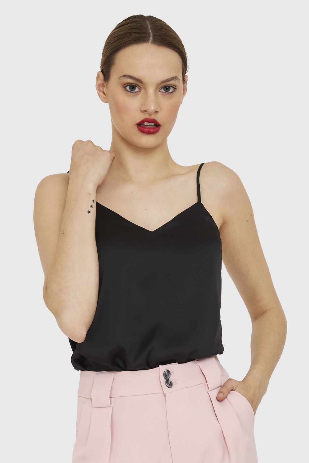 TOP BASICO TIPO SATIN NEGRO NICOPOLY