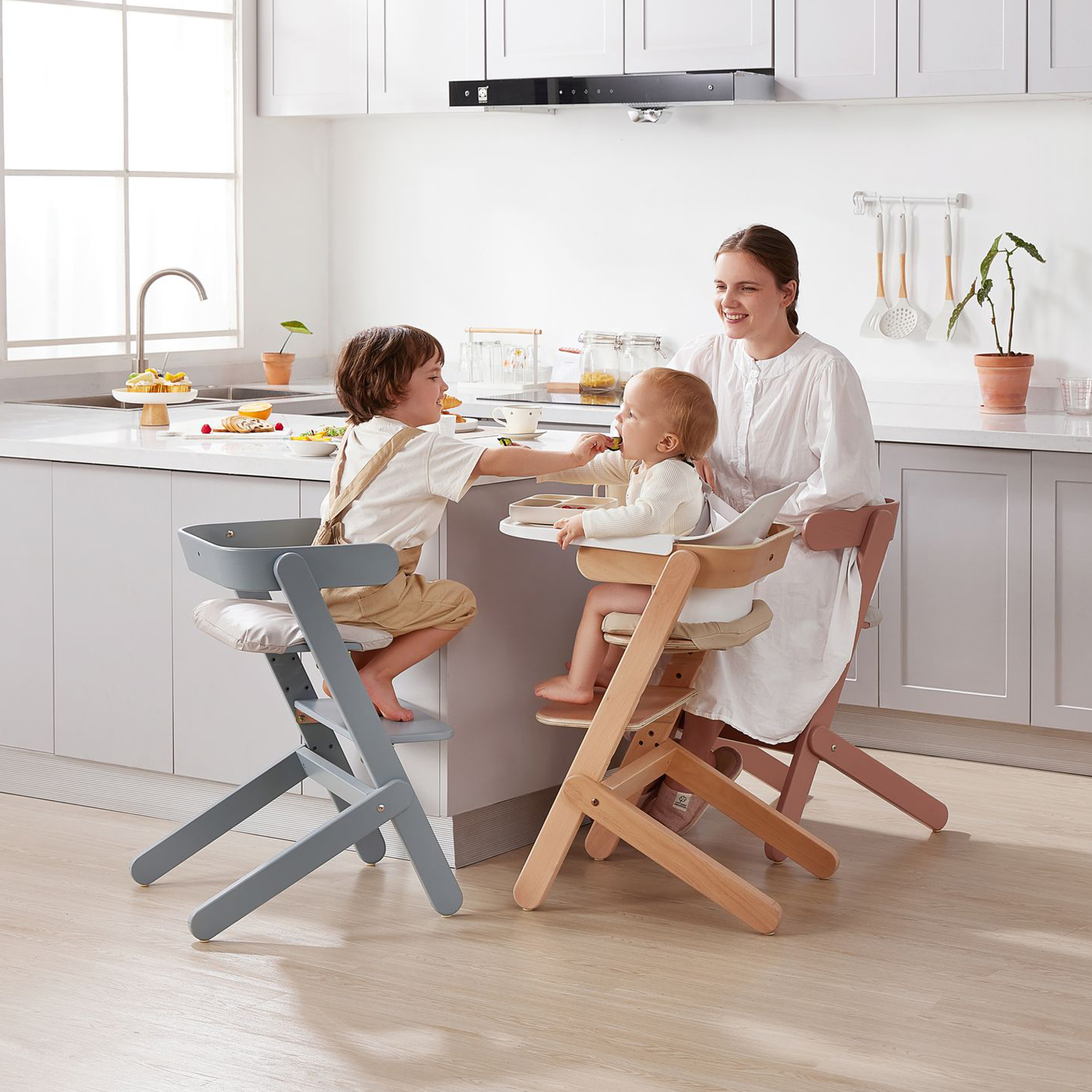 Ripley - SILLA COMER FORM DESIGN INFANTIL AURORA FORM ROSADO