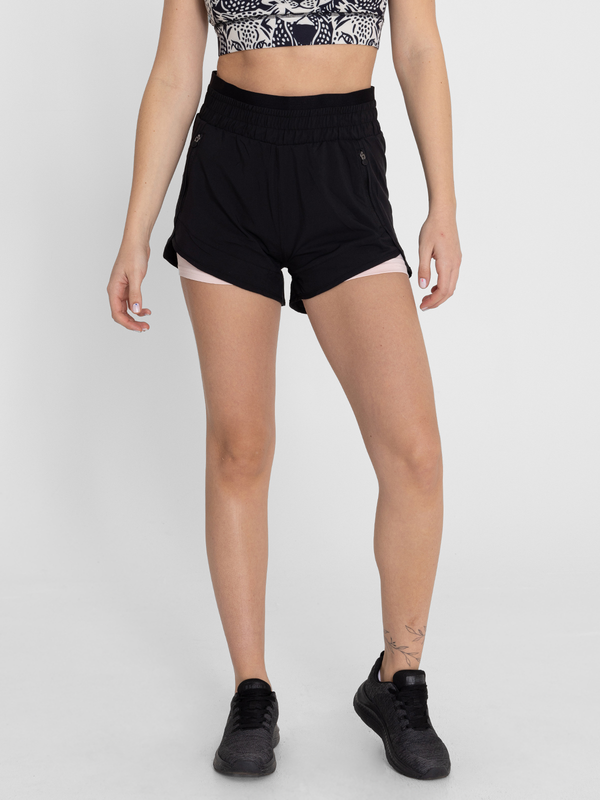 Ripley - SHORT DEPORTIVO MUJER FEBE NEGRO BSOUL
