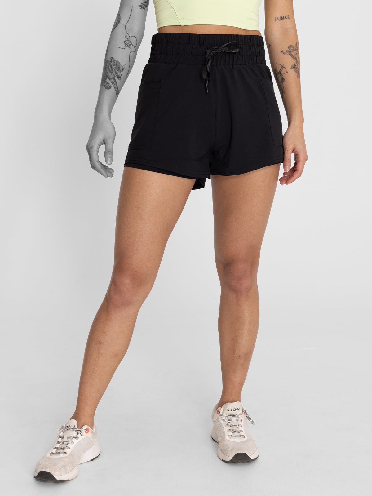 Ripley - SHORT DEPORTIVO STRAIGHT FIT MUJER BSOUL NEGRO AURA