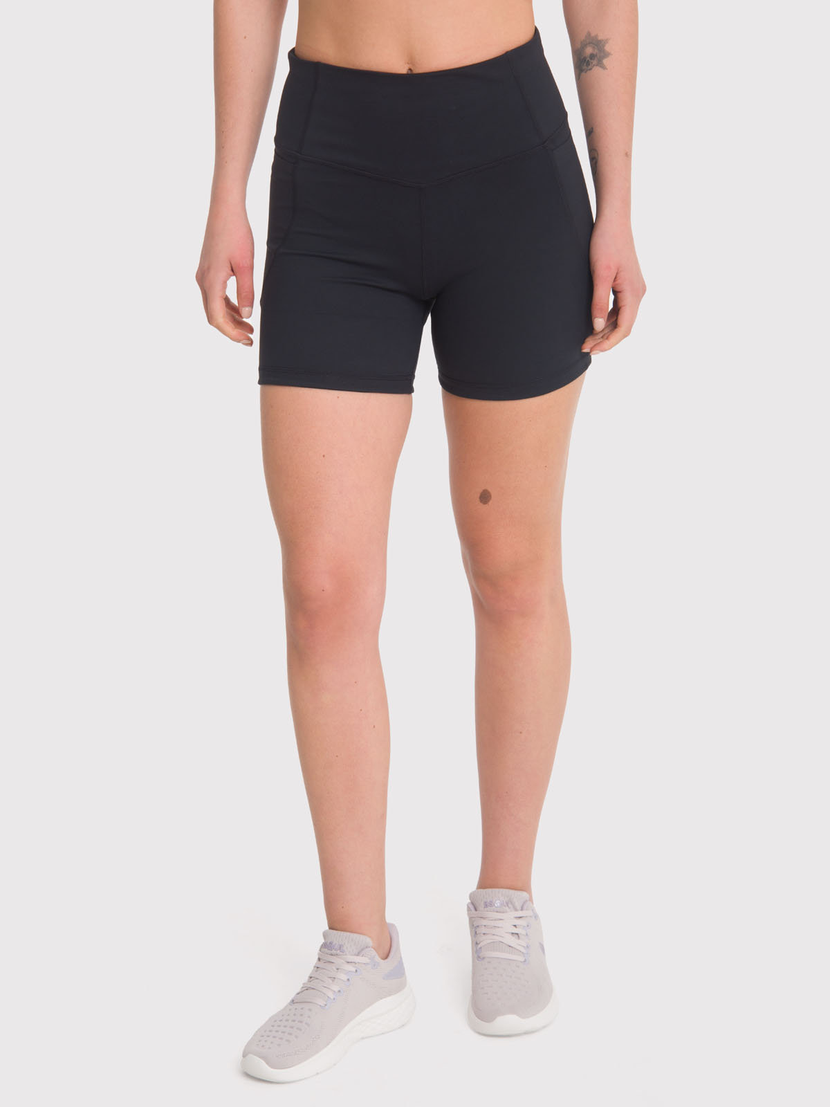 Ripley - SHORT DEPORTIVO MUJER ELBA NEGRA BSOUL