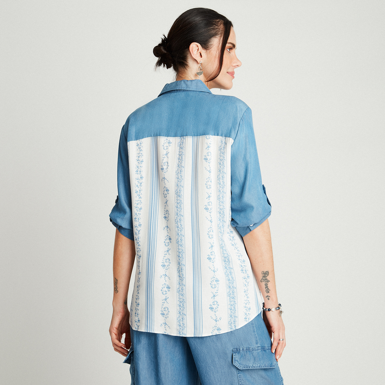 Ripley - BLUSA AZUL MEDIO MANGA 3,4 ESTAMPADO CUELLO CAMISERO