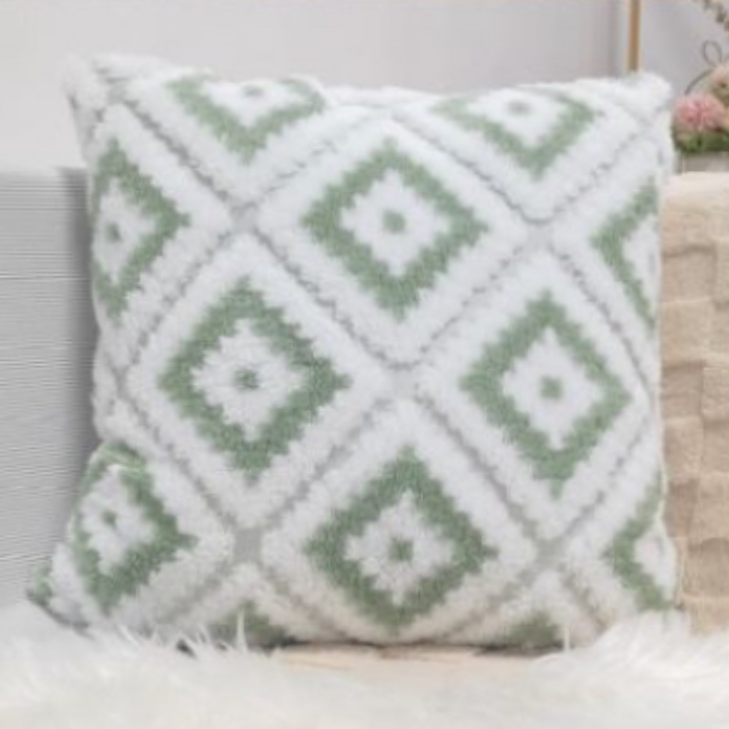 Ripley - COJÍN HOMESTORE PELUDO ROMBO 45 X 45 CM VERDE