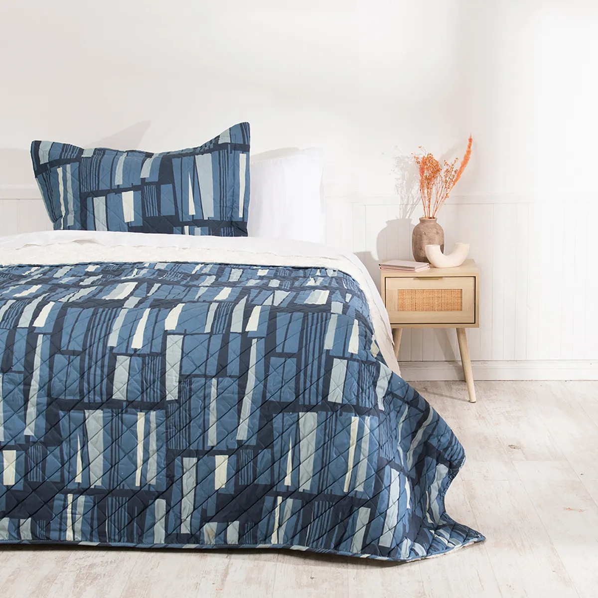 MASHINI - QUILT MASHINI ESTAMPADO SHERPA 1.5P EDIFICIO | Ofertitas